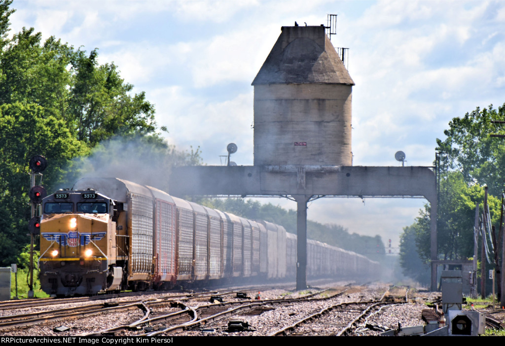 UP 5573 at the ex-CNW Coaling Tower